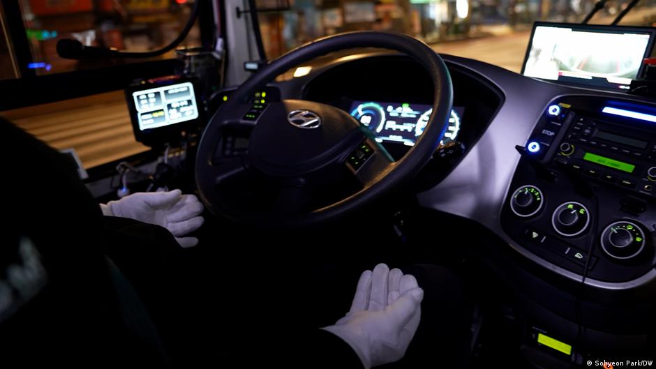 South Korea: Ride the world's first self-driving night bus – DW – 01/18 ...