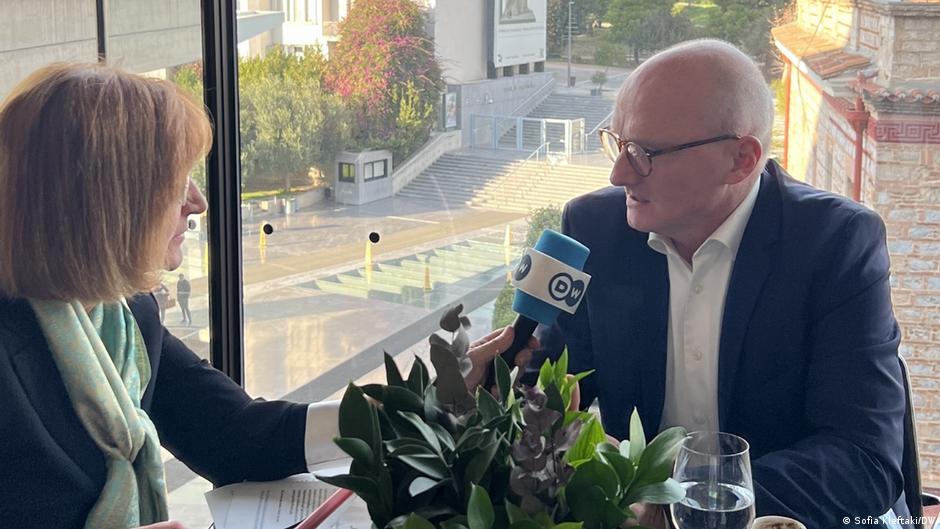 Καφέ με τον νέο Γερμανό Πρέσβη στην Αθήνα – DW – 24/01/2024