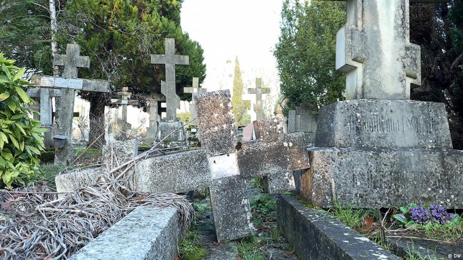 France's dilapidated Russian cemetery – DW – 02/01/2024