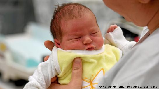 German birth rate drops steeply against backdrop of unease