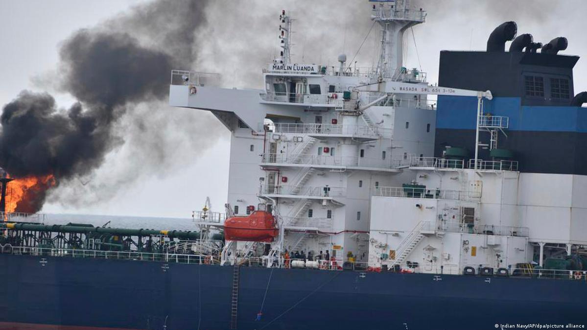 Corre riesgo de hundirse buque británico atacado por hutíes – DW – 19 ...