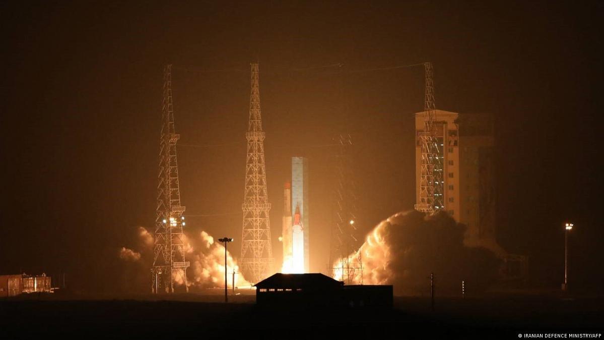 Iran launches three satellites simultaneously for first time – DW – 01 ...