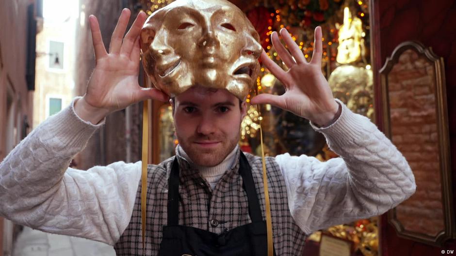 Venice's Carnival masks crafted by new generation – DW – 02/05/2024