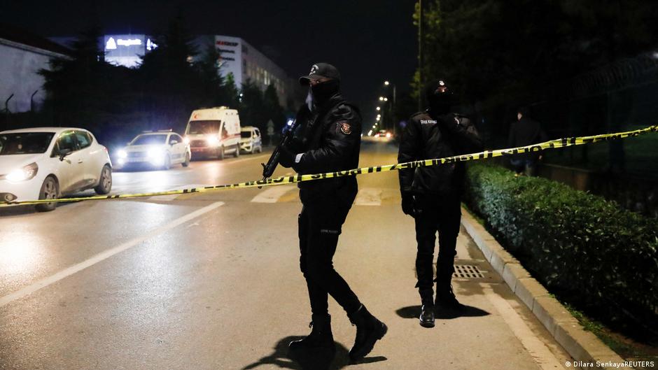 Turkey: Attacker detained after taking hostages at P&G plant – DW – 02 ...