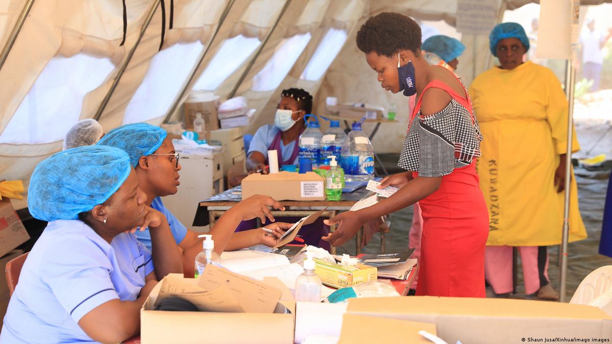 Zimbabwe: Staffing crisis amid shortage of 14,000 nurses – DW – 11/25/2025