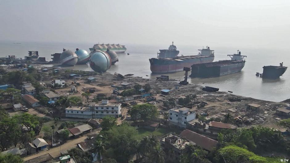 Scrapping ships in Bangladesh – DW – 02/03/2024