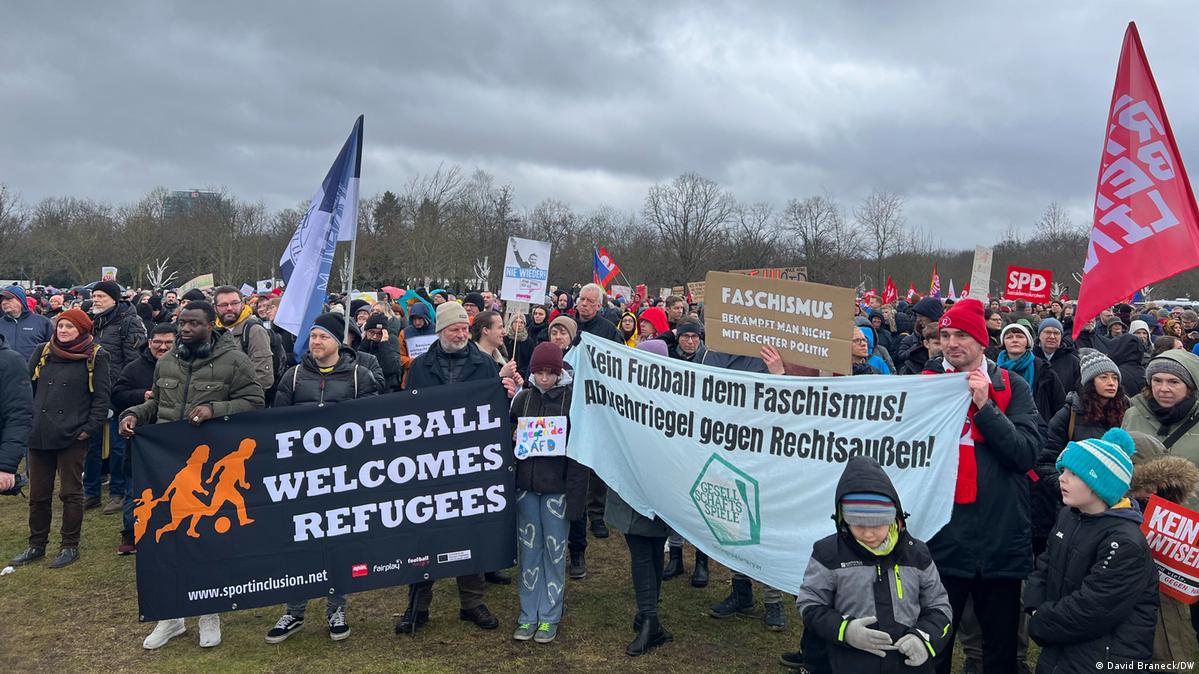 Berlin's football community joins protests against far right