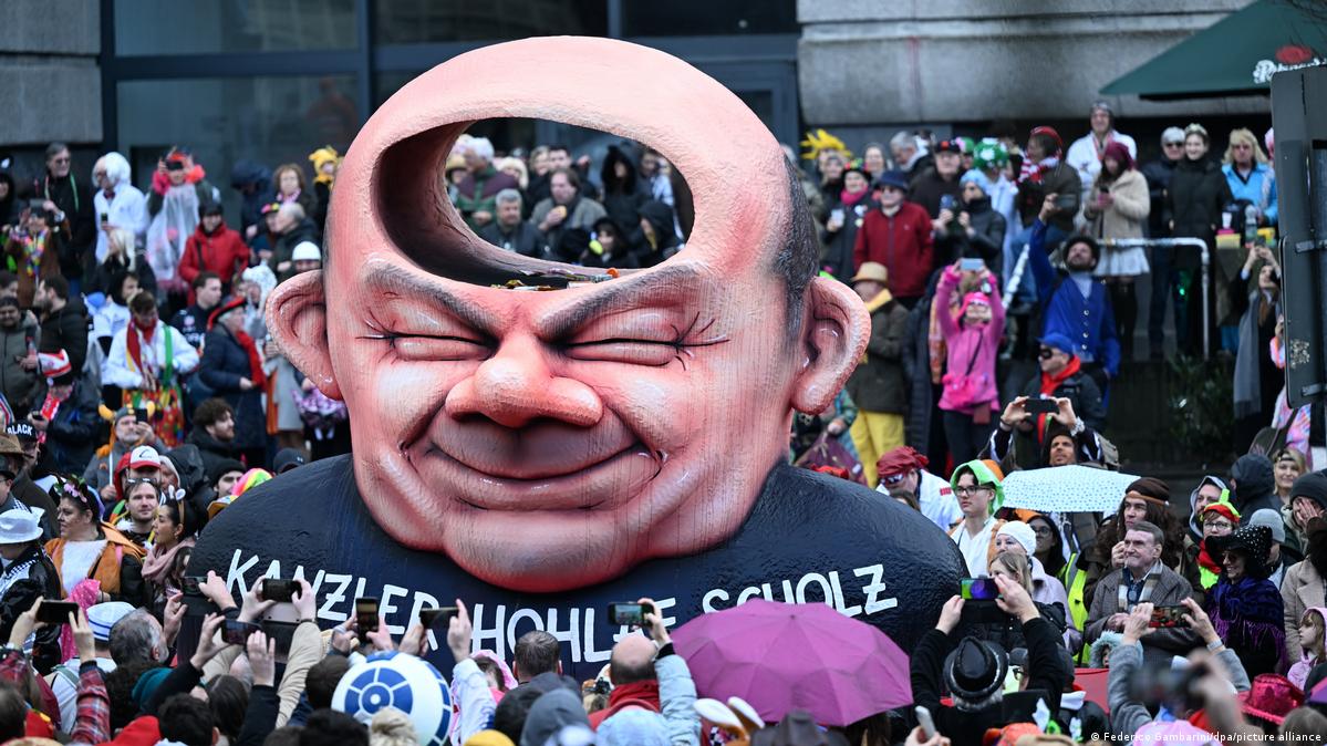 Carnival parades in Germany satirize political figures – DW – 02/12/2024