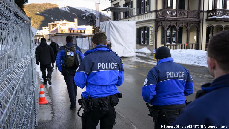 Switzerland: Police arrest knife attack suspect – DW – 05/16/2024