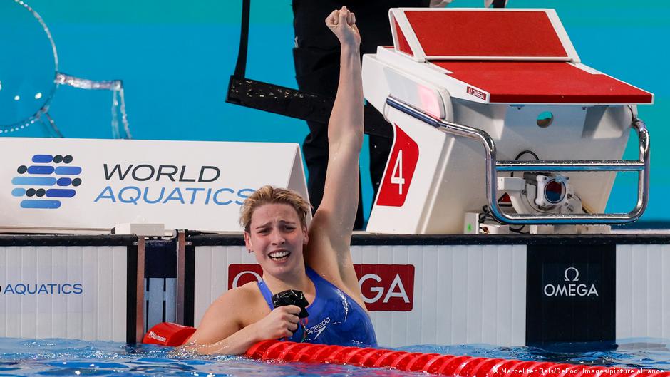 Schwimmerin Angelina Köhler ist Weltmeisterin – DW – 13.02.2024