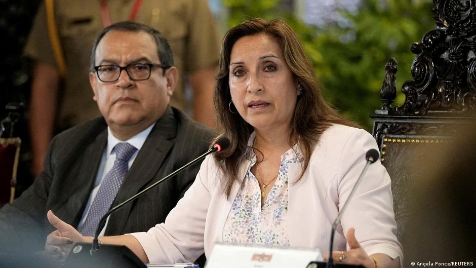 Peru: Six ministers resign amid president's corruption probe – DW – 04 ...
