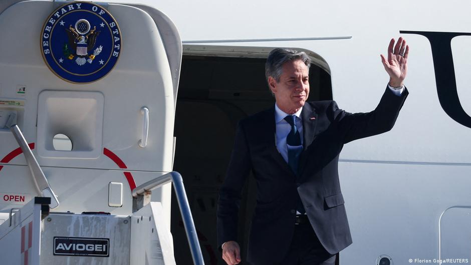 Blinken anuncia apertura de base aérea de la OTAN en Albania – DW – 16/02/2024