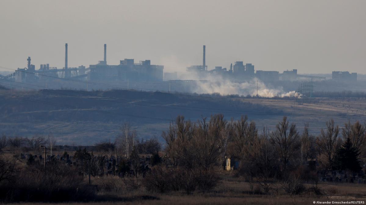 El Ejército ruso toma la mayor planta siderúrgica de Avdivka – DW – 19 ...