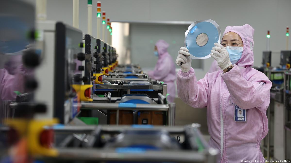 Tech war: China could face US, EU curbs over legacy chips – DW – 04/05/2024