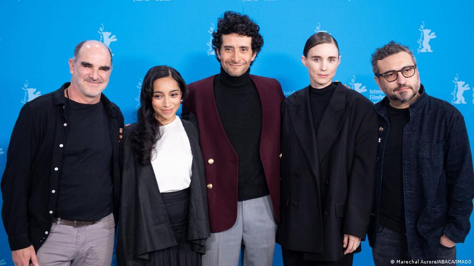 Berlinale: sin papeles luchando por un sueño en “La cocina” – DW – 17/02/2024