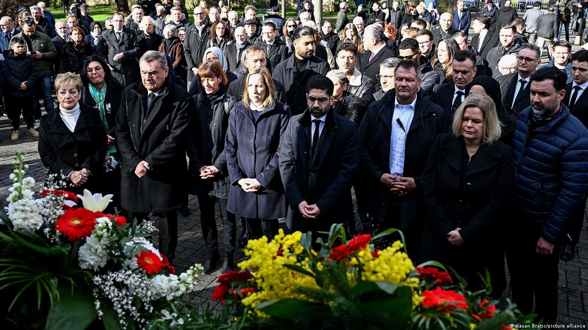 Germany condemns far-right 4 years on from Hanau shootings – DW – 02/19 ...