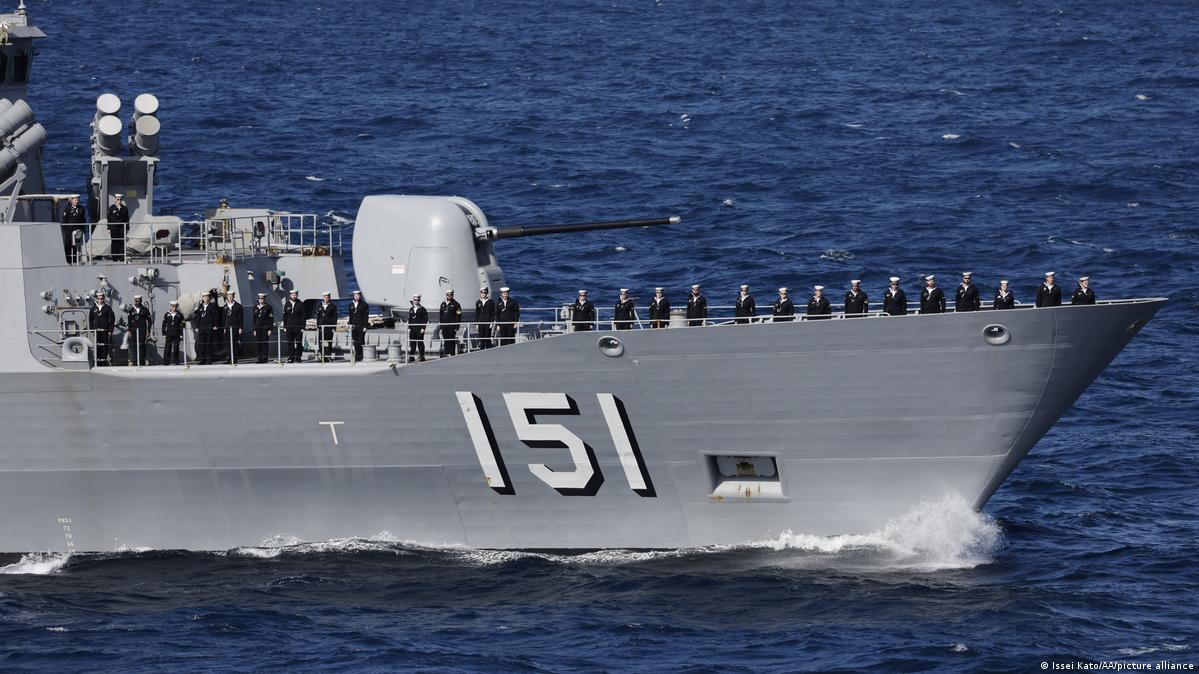 Australia to double warships for 'biggest navy' since WWII – DW – 02/20 ...