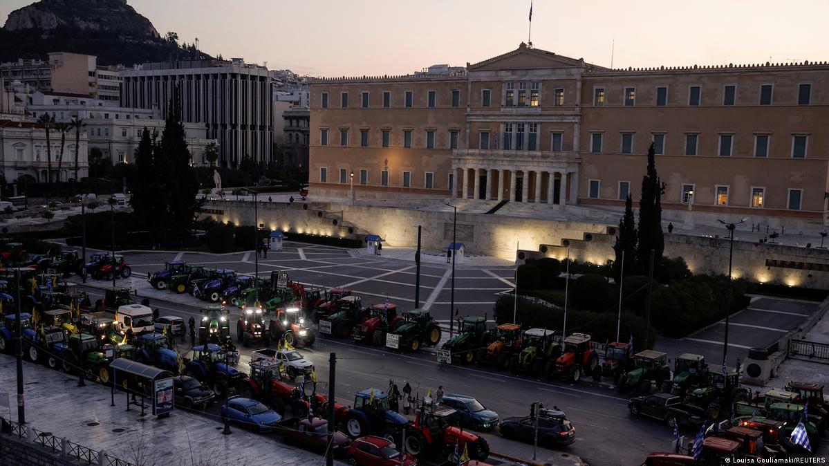 RND: Οι αγρότες πολιορκούν την Αθήνα – DW – 21/02/2024