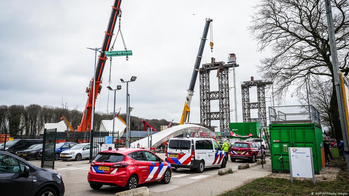 Netherlands bridge collapse leaves 2 dead – DW – 02/21/2024