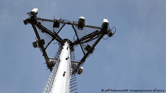 Cellular outage disrupts phone service across the US – DW – 02/22/2024