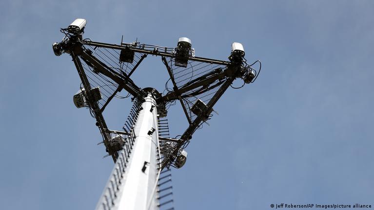 Cellular outage disrupts phone service across the US – DW – 02/22/2024