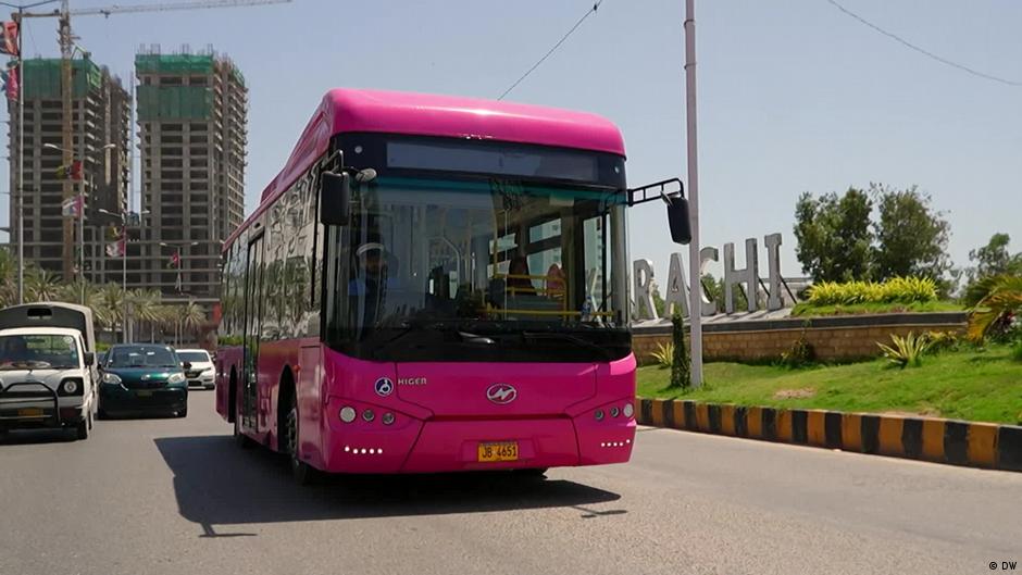Pakistan’s “pink buses”: a safe space for women – DW – 02/29/2024