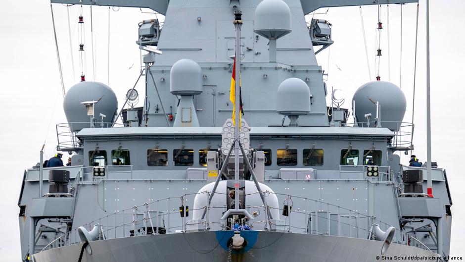 Crveno more: njemačka fregata po prvi put odbila napad Huta :: DW ...