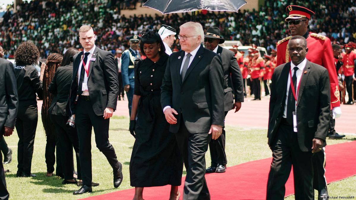 Germany's Steinmeier pays tribute to Namibian late president – DW – 02 ...