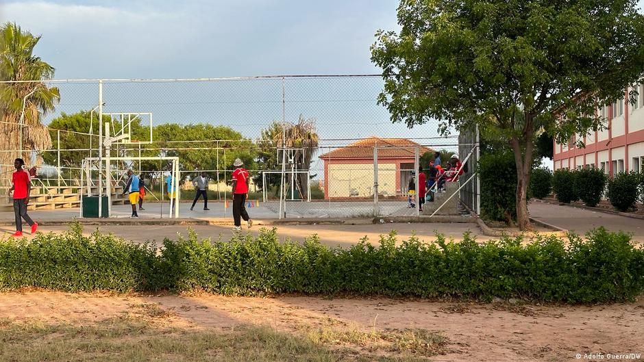 Angola: Incentivos para o ensino profissional causam celeuma – DW – 22 ...