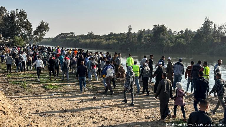Egyptian ferry sinks in Nile, at least 10 people dead