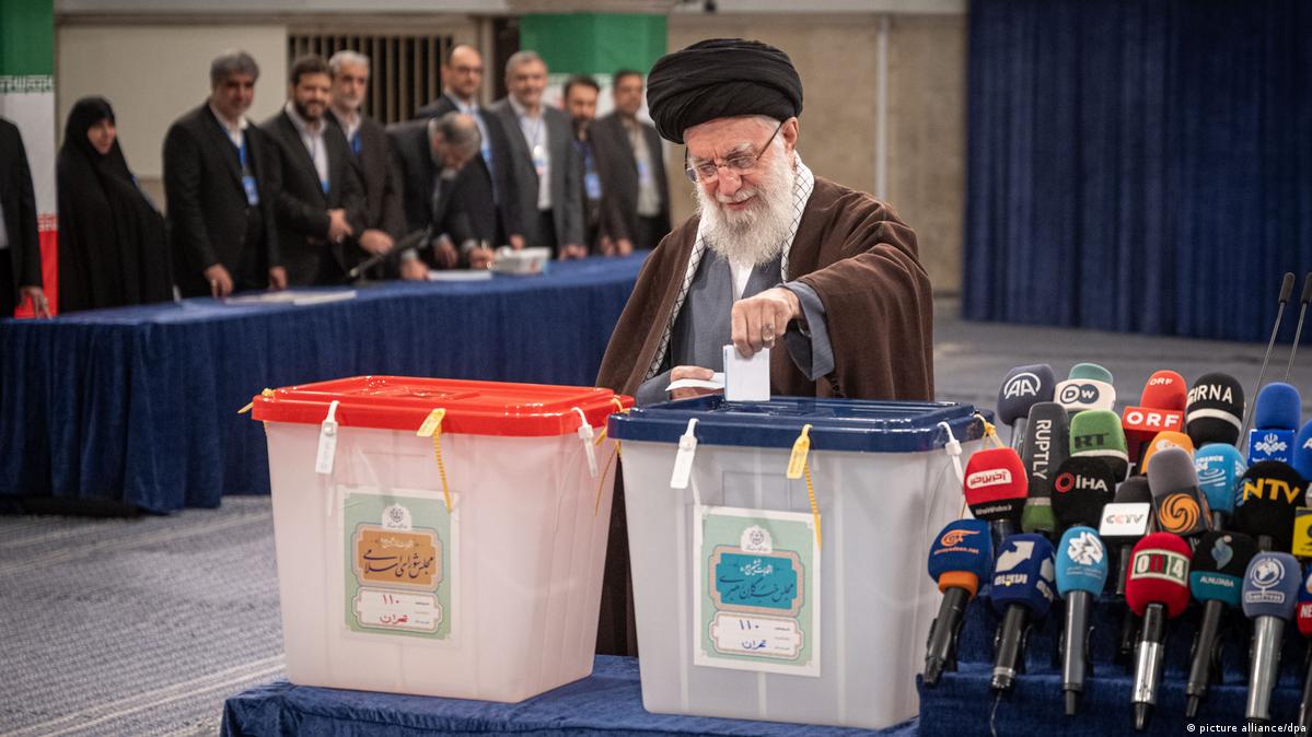 Iran elections: Low turnout in parliamentary vote