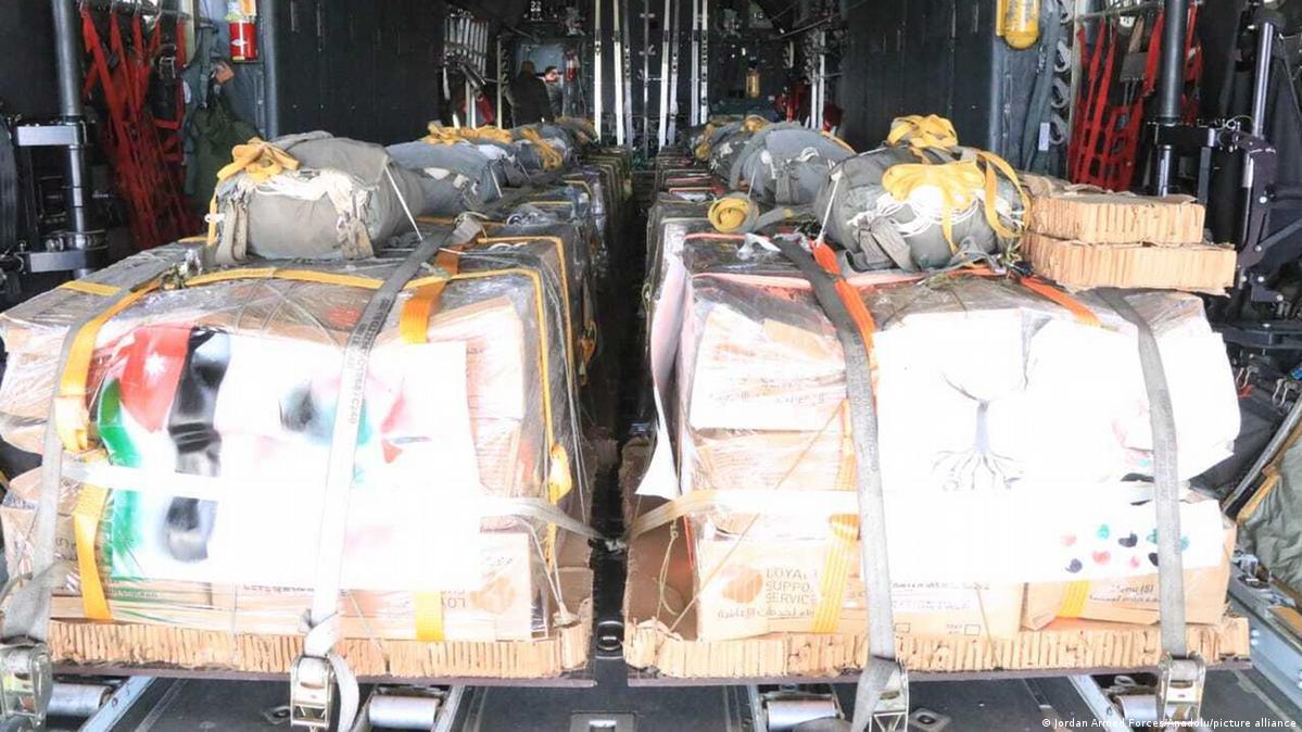 Israel-Hamas war: US plans to airdrop aid into Gaza Strip – DW – 03/01/2024