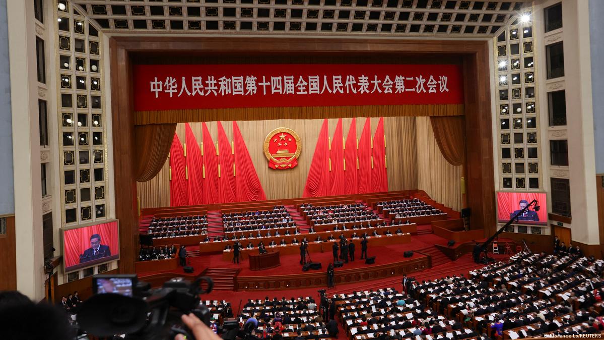 China NPC: Beijing boosts military, hardens line on Taiwan – DW – 03/05 ...