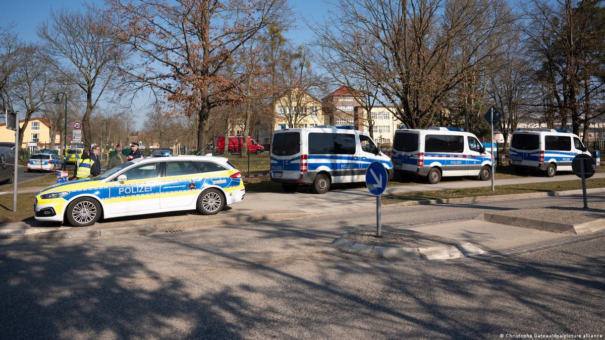 Germany: Police arrest armed man at school in Brandenburg