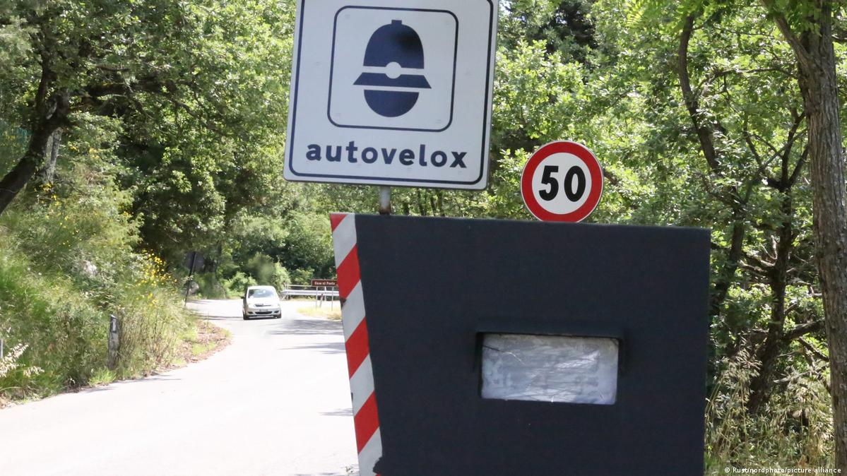 Italy to stop sending speed camera photos over privacy – DW – 03/09/2024