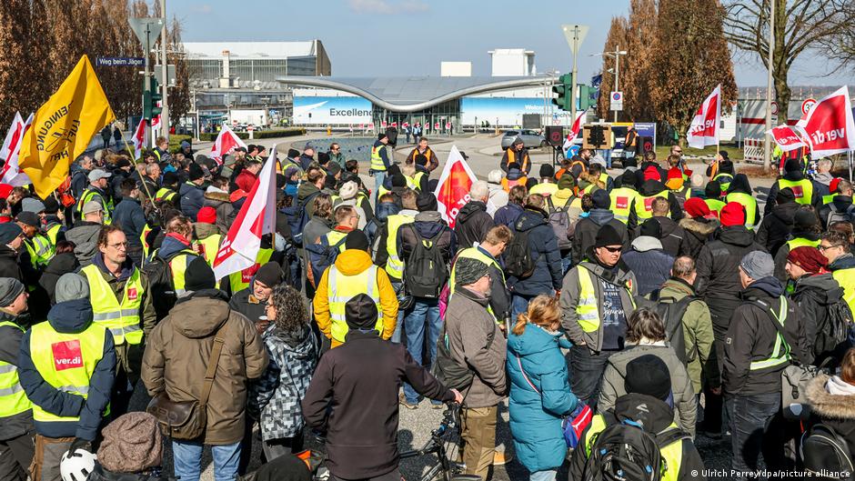 Germany: Verdi union calls more airport strikes on Thursday
