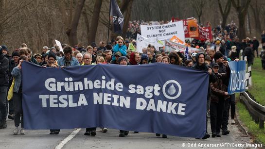 Germany: Protest against Tesla plans to expand 'Gigafactory'