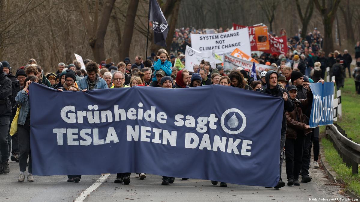 Germany: Protest against Tesla plans to expand 'Gigafactory' – DW – 03 ...