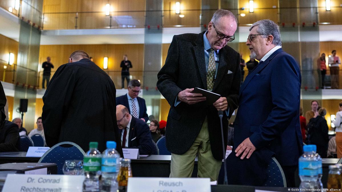 Germany: AfD appeals 'suspected' far-right extremist status – DW – 03 ...