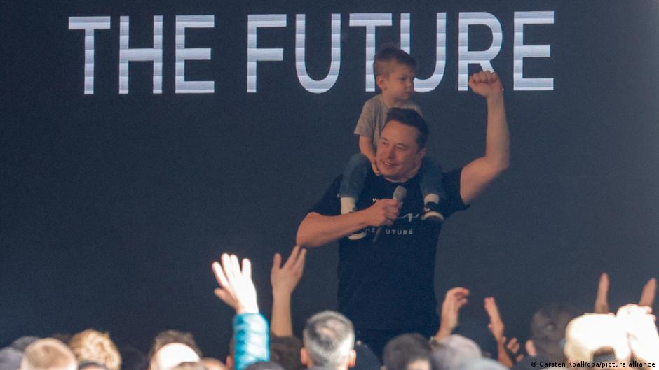 Germany: Elon Musk visits Tesla factory after power sabotage