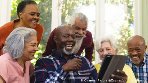 Digital media literacy for adults over 60: Five insights