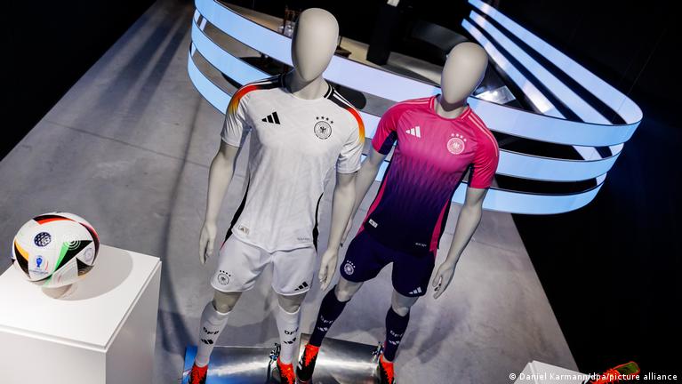Eagle on the chest: Germany football kits over the years – DW – 03/15/2024