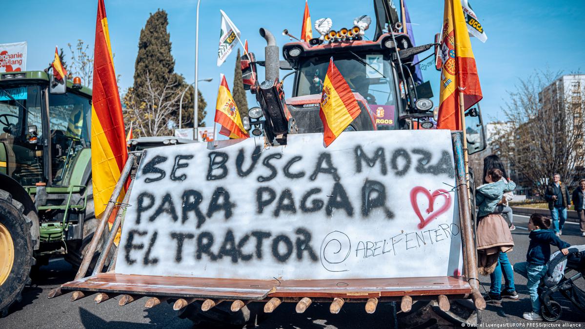 Spanish farmers protest in Madrid despite EU concessions – DW – 03/17/2024