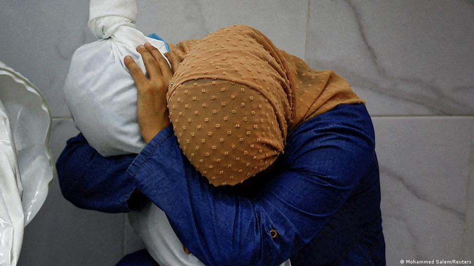 2024世界新聞攝影獎：痛苦、哀傷與感人的瞬間 – DW – 2024年4月19日