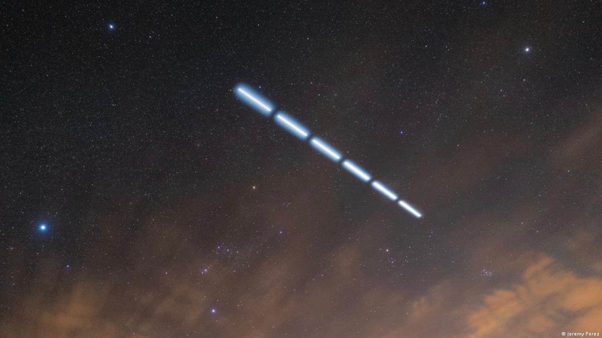 Cohete de SpaceX deja inquietante línea punteada en el cielo
