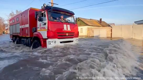 Deichbruch in Russland: Evakuierungen in der Region Orenburg – DW – 06. ... Deichbruch in Russland: Evakuierungen in der Region Orenburg – DW – 06. ...