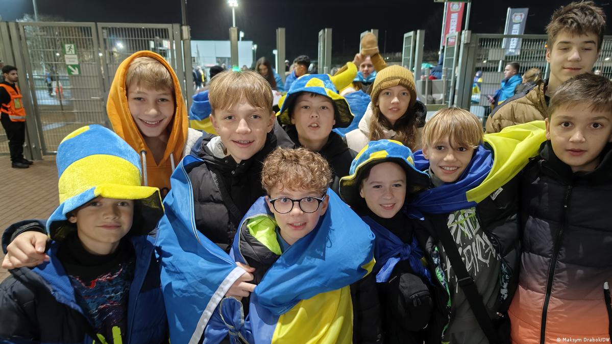 Zuwanderung nach Deutschland sinkt - aber auf hohem Niveau – DW – 27.06 ...