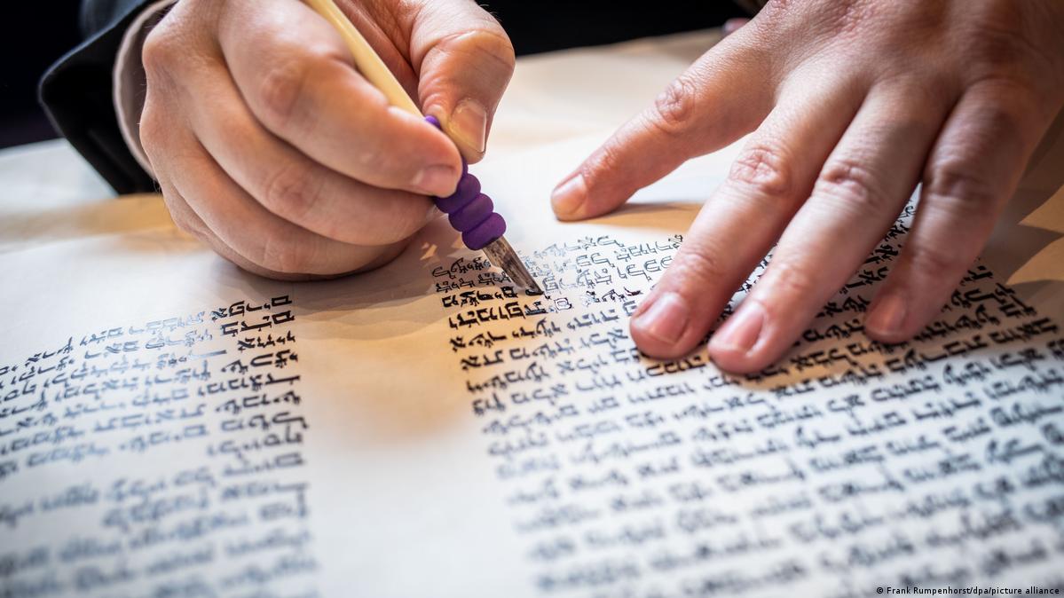 Mirna Funk explains the relevance of ancient Jewish rules – DW – 04/10/2024