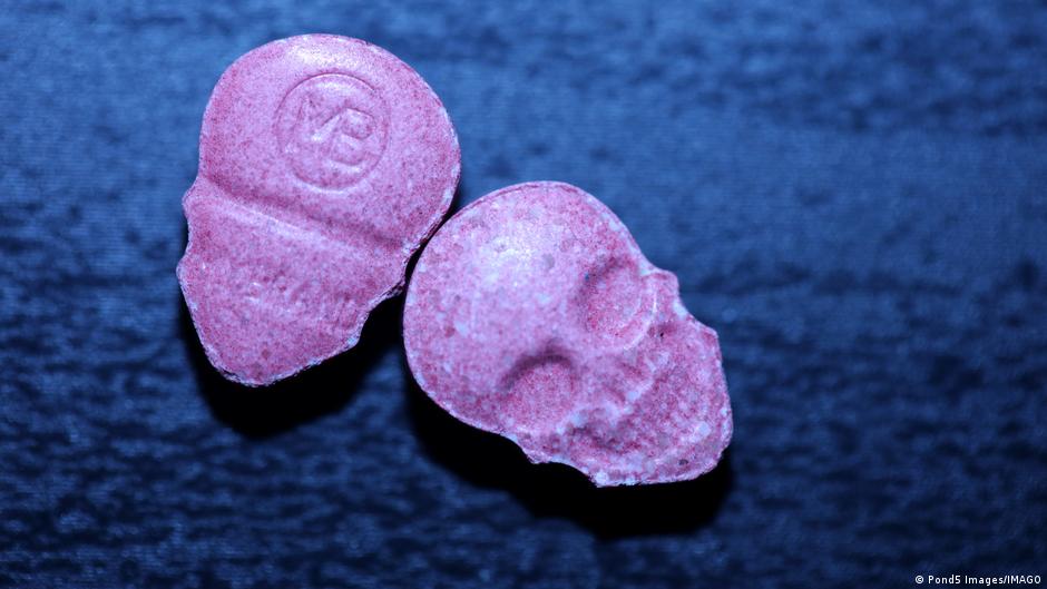 Drug-checking app alerts users to potentially lethal pills – DW – 04/11 ...