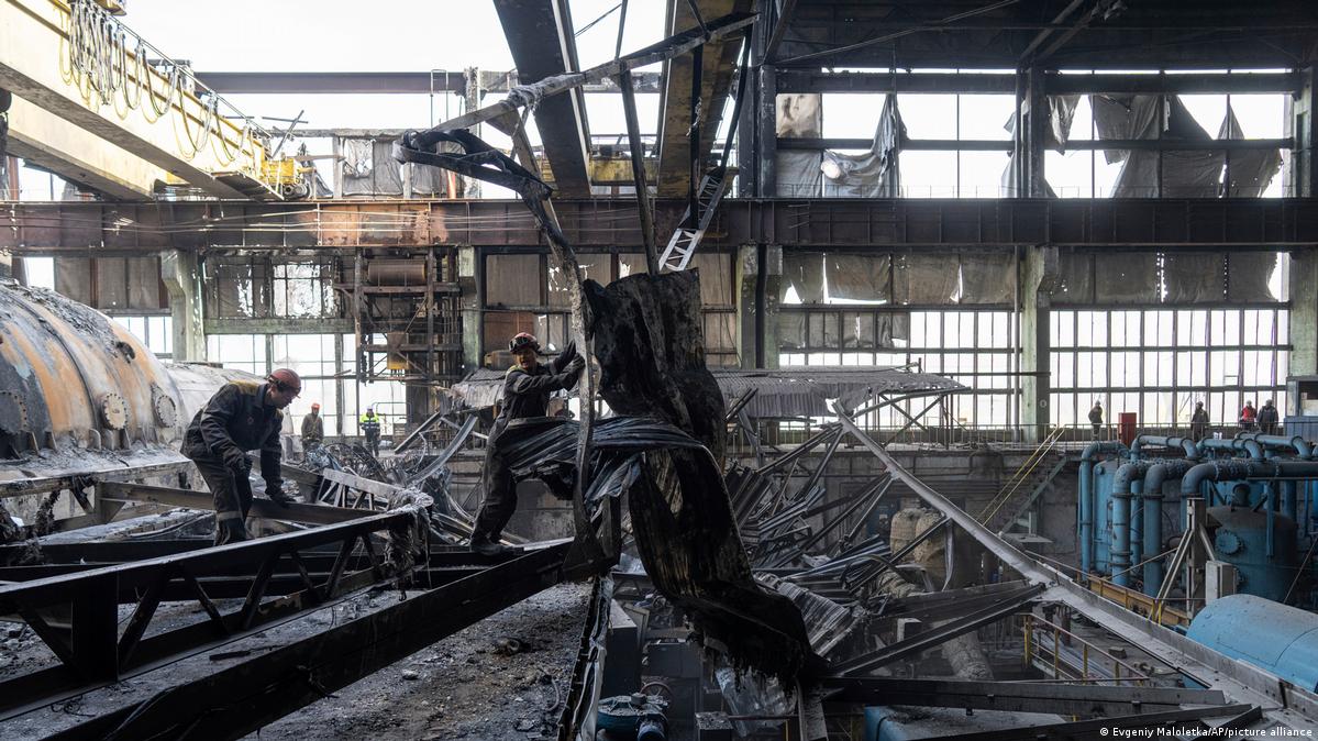 Ukraine updates: Russian 'mass attack' hits thermal plant